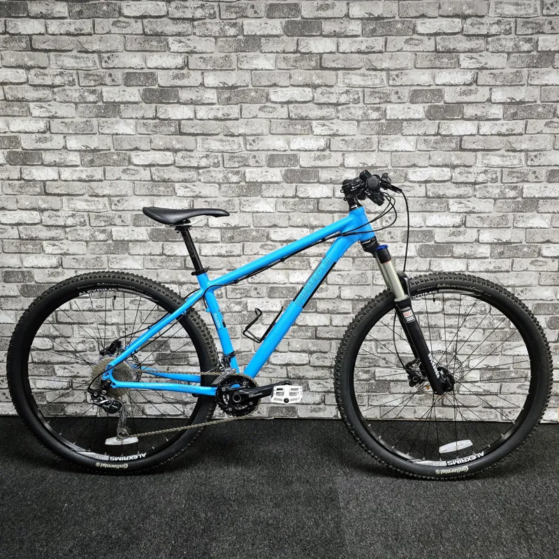 PINNACLE RAMIN 4 HARDTAIL MOUNTAIN BIKE - MEDIUM 17.5 INCH FRAME