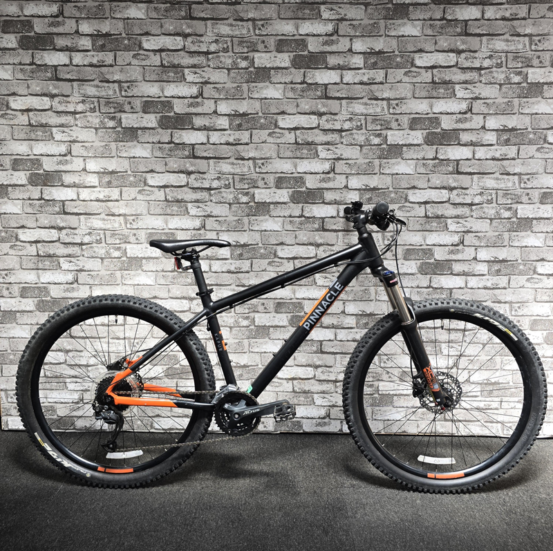 PINNACLE KAPUR HARDTAIL MOUNTAIN BIKE - MEDIUM 17.5 INCH FRAME