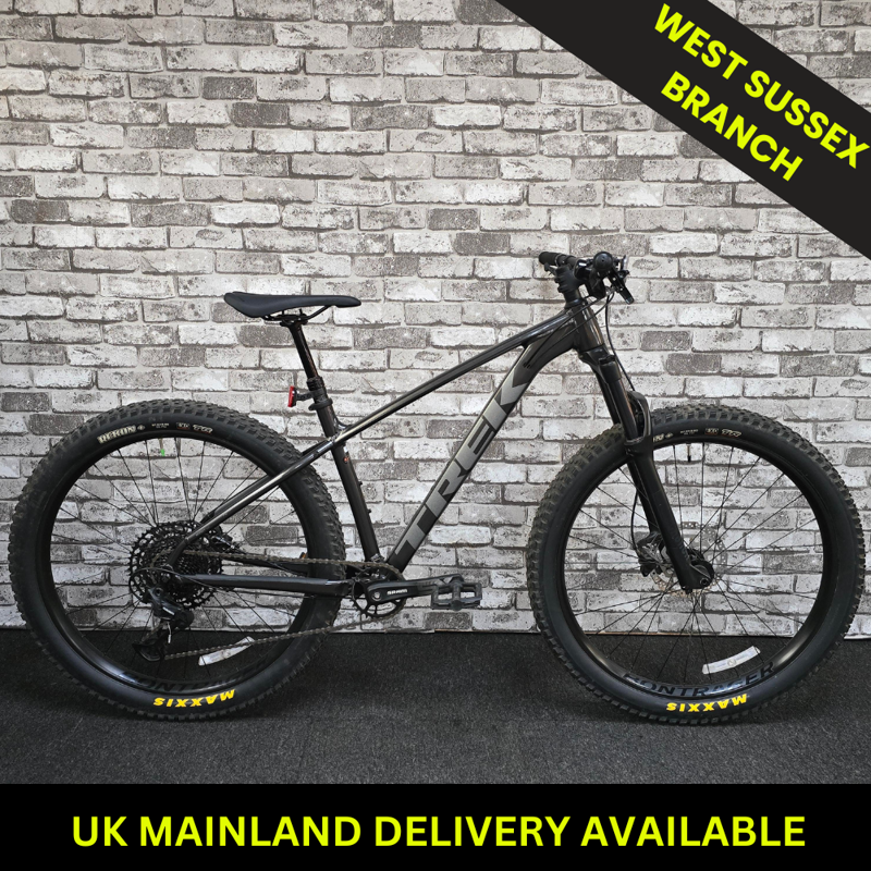 2021 TREK ROSCOE 7 HARDTAIL MOUNTAIN BIKE - MEDIUM FRAME